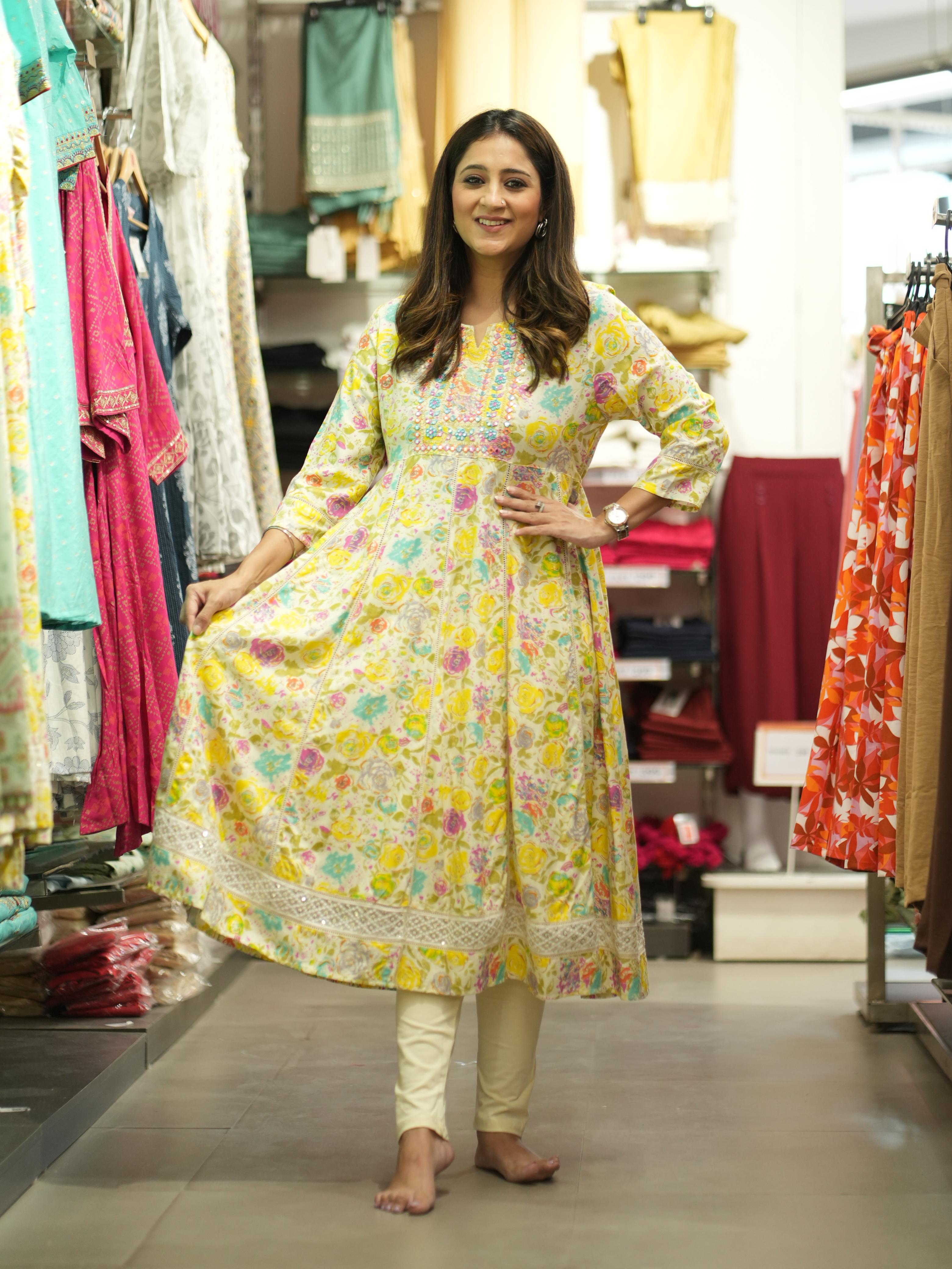 Explore VMart Trendy Clothing Store in Tedi Baghia